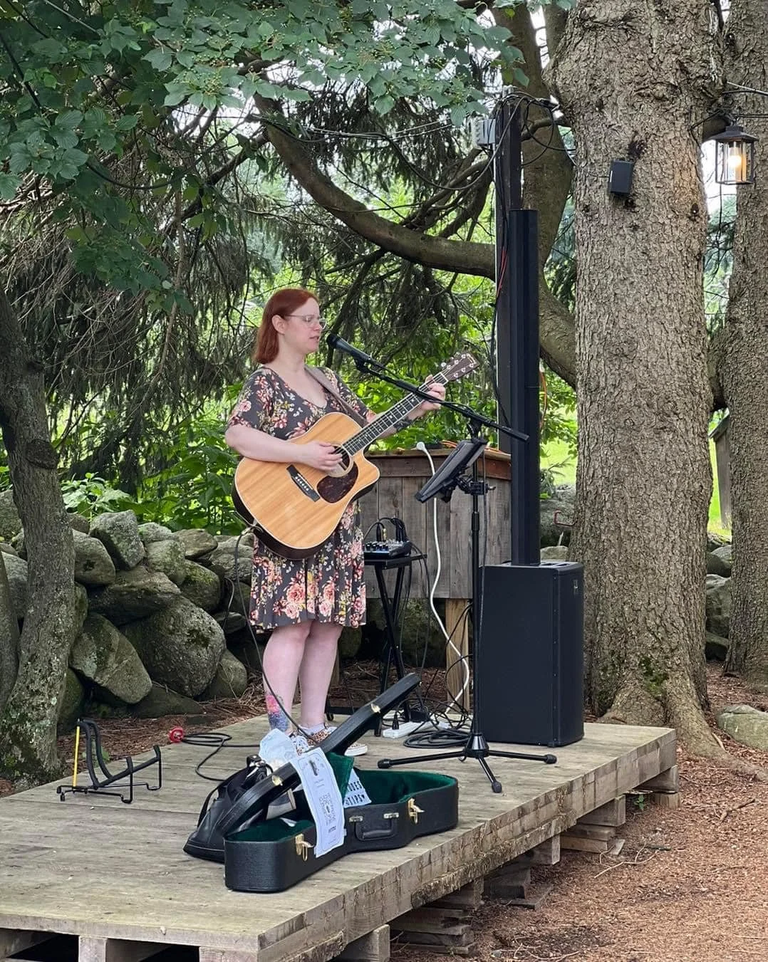 About — Ashley Rhodes