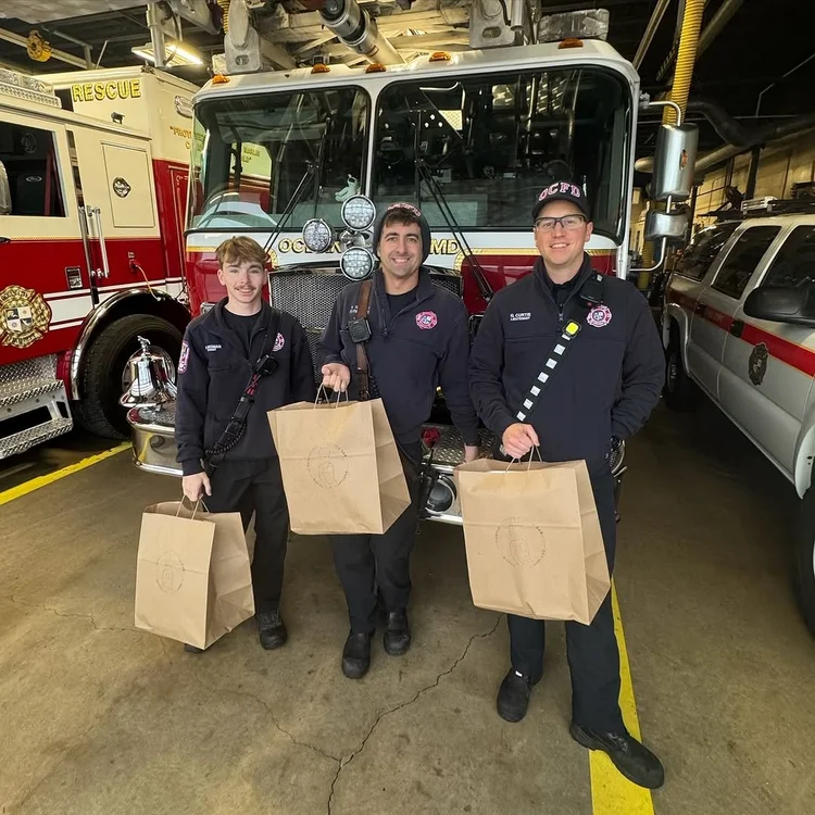 Surfin' Betty's Burger Bar | Discover Fresh Flavors – Join Us Today