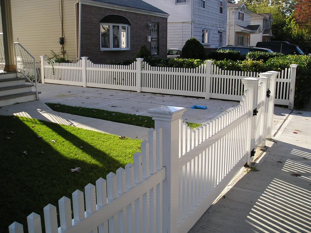Picket Fences — Bridgewater Polyvinyl, Inc.