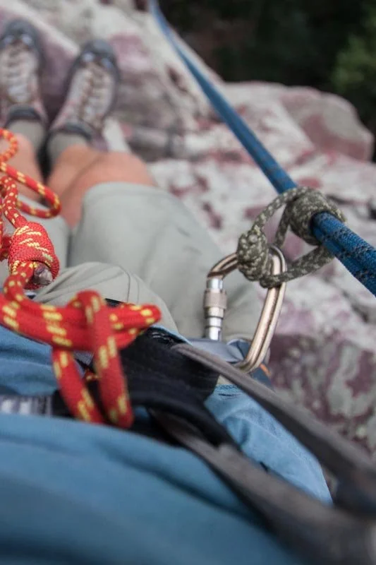 6 Steps to Rappelling with a "Third Hand" Backup (Autobloc Hitch)