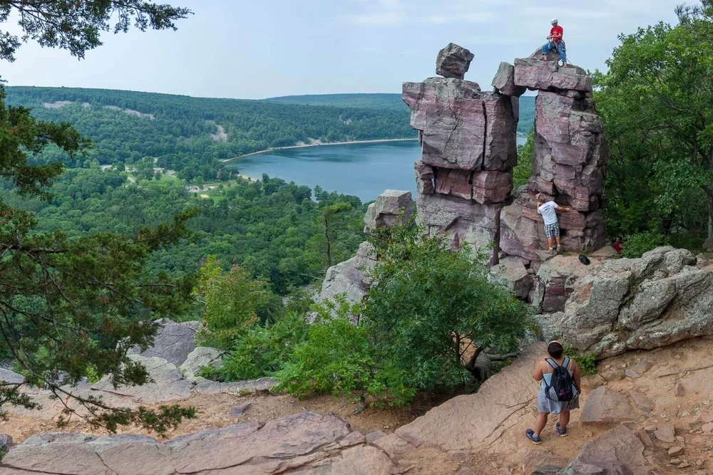 Hiking the Devil's Doorway Trail at Devil's Lake State Park