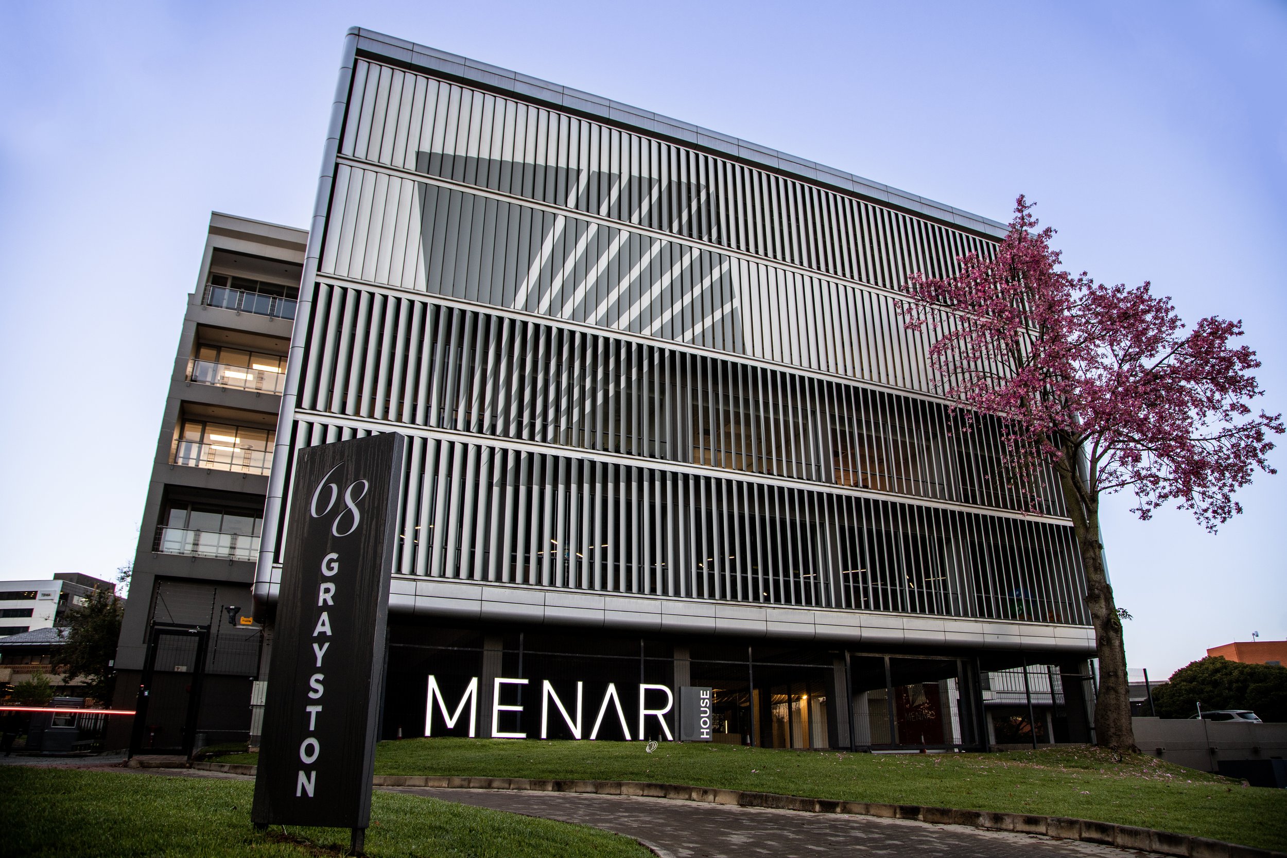 Contact — menar