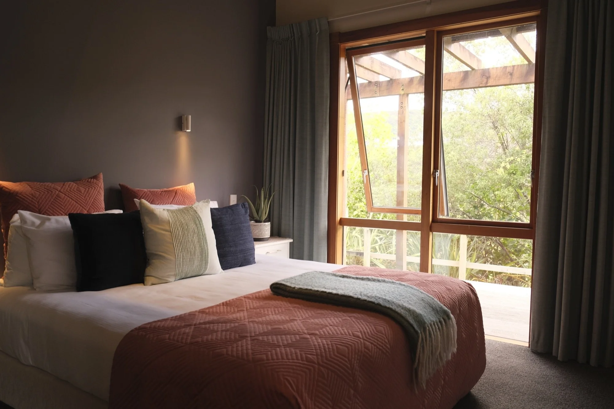 Our first-class accommodation — Silverstream Retreat — Conferences ...