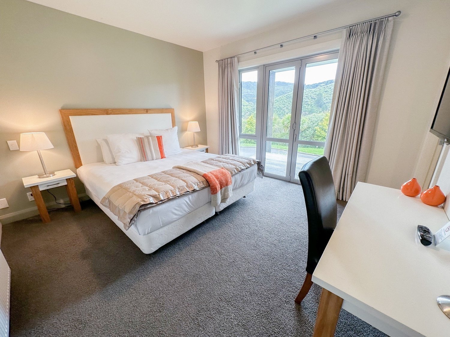 Our first-class accommodation — Silverstream Retreat — Conferences ...