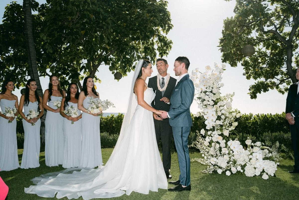 Floral Wedding Backdrops That Will Make Your Guests Swoon — Fred and ...