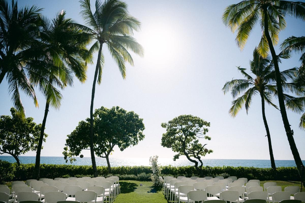 Floral Wedding Backdrops That Will Make Your Guests Swoon — Fred and ...