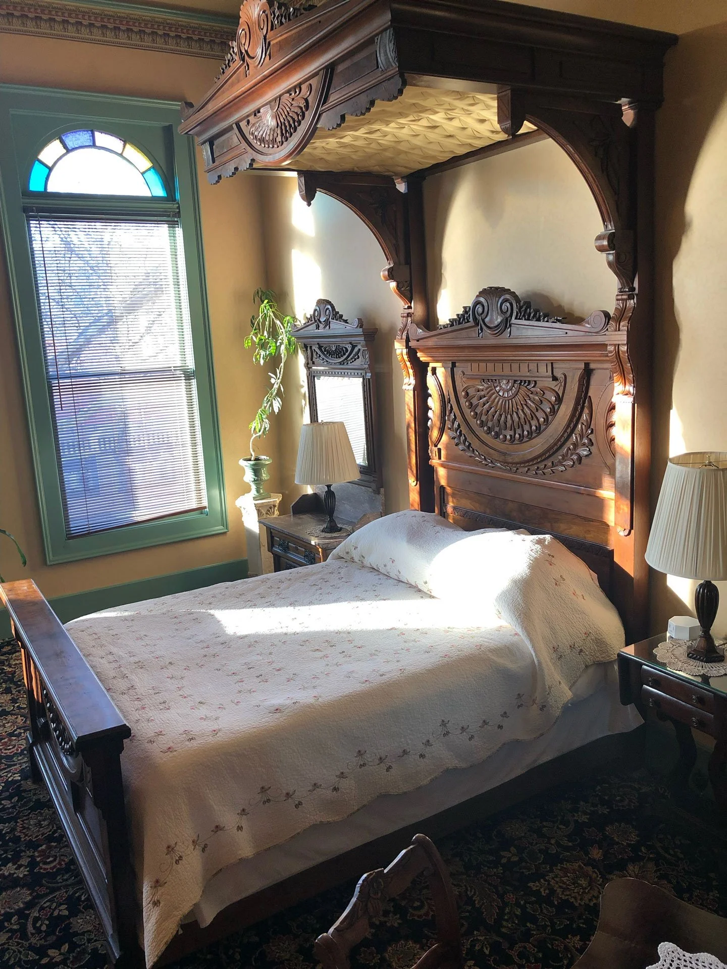 Weinhard Hotel: Victorian Style Lodging In Dayton, WA