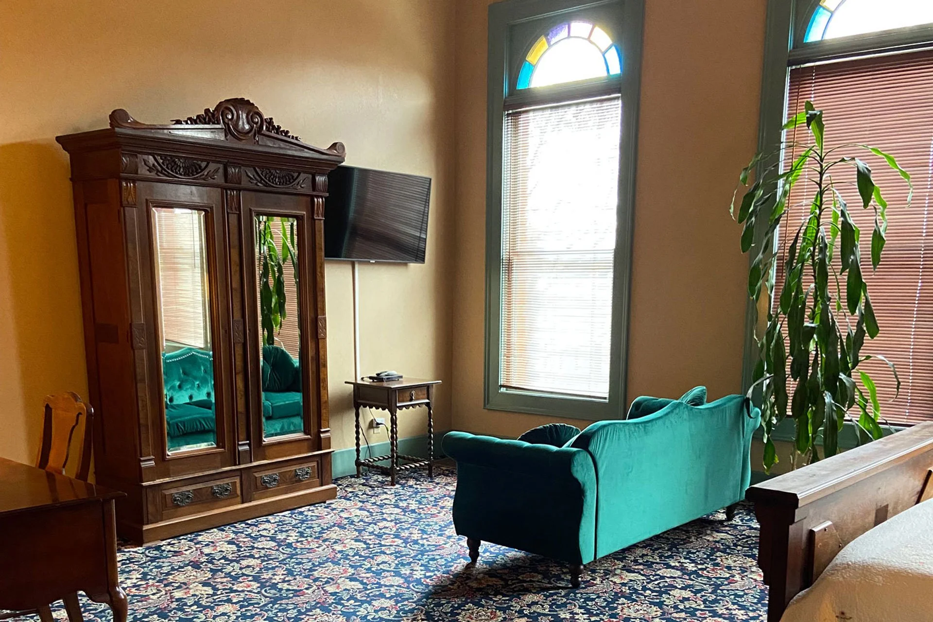 Weinhard Hotel: Victorian Style Lodging In Dayton, WA