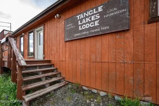 Tangle Lakes Lodge