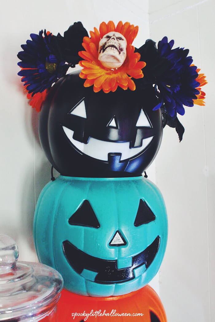 How to Turn Your Bedroom into a Spooky Halloween Lair — Spooky Little ...