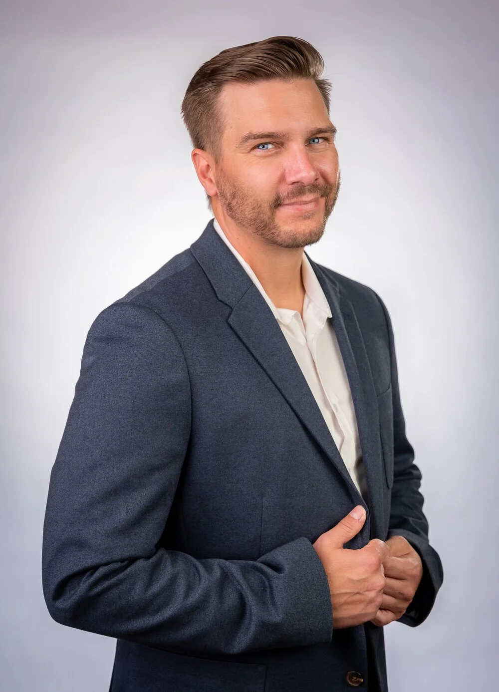 Best Winnipeg Wedding Photographer - MARK EADIE