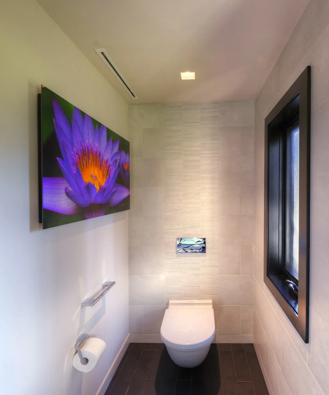 Contemporary Primary Bathroom — Hanson Carlen Architecture and Construction
