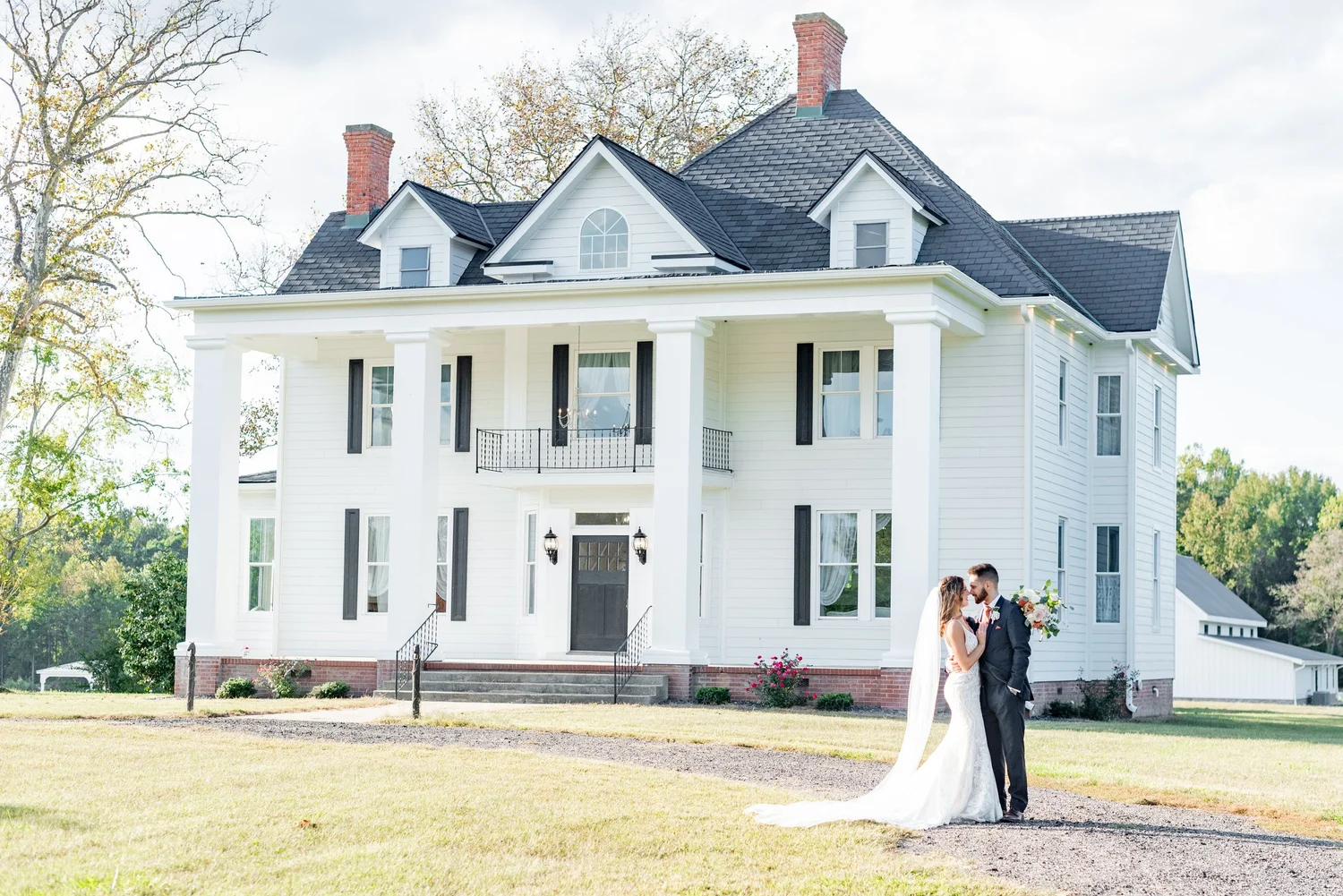 White Oak Manor | Wedding Venue in Dinwiddie Virginia | Farmhouse Wedding | Barn Wedding ...