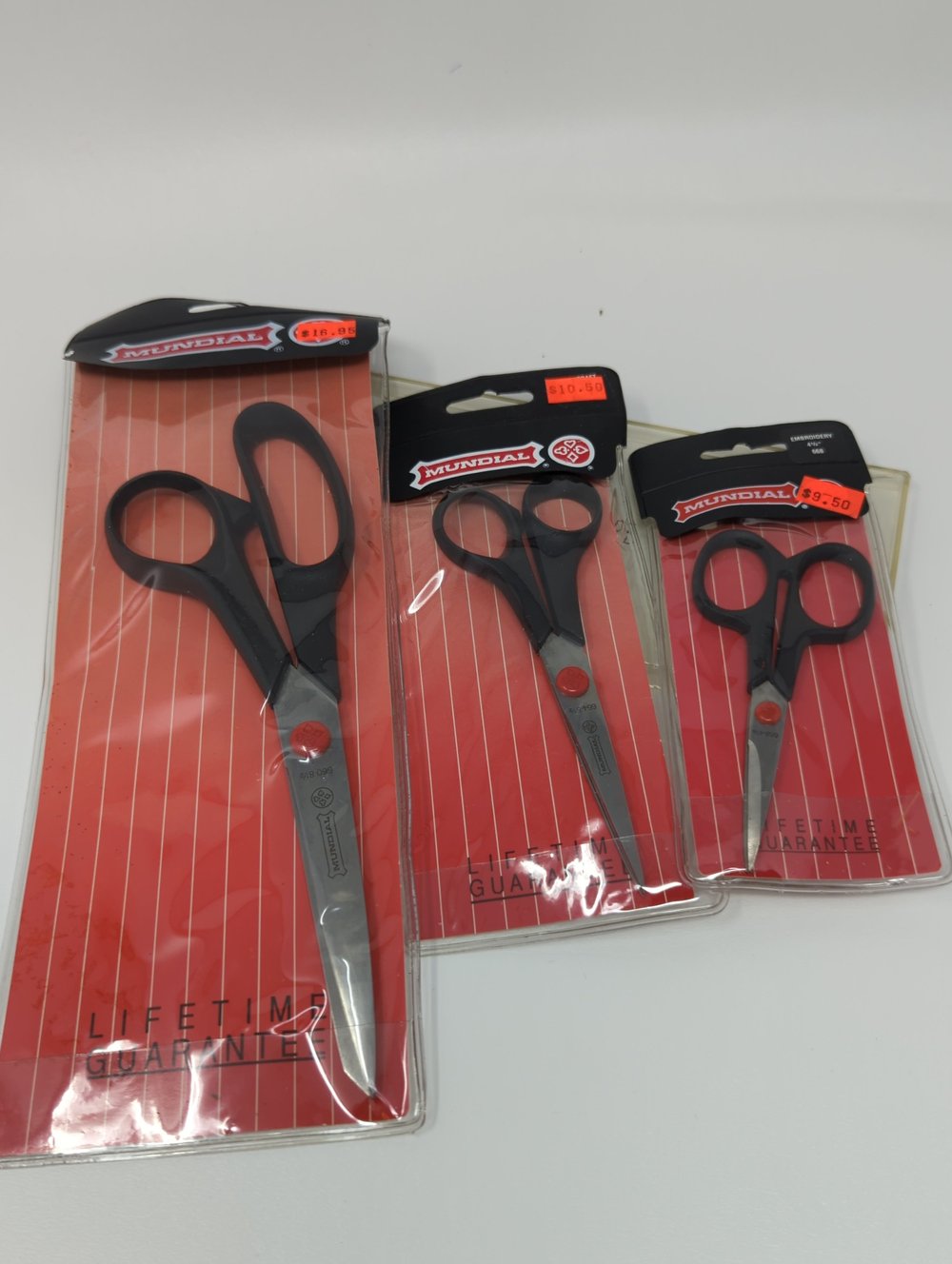 Mundial Scissors Logo