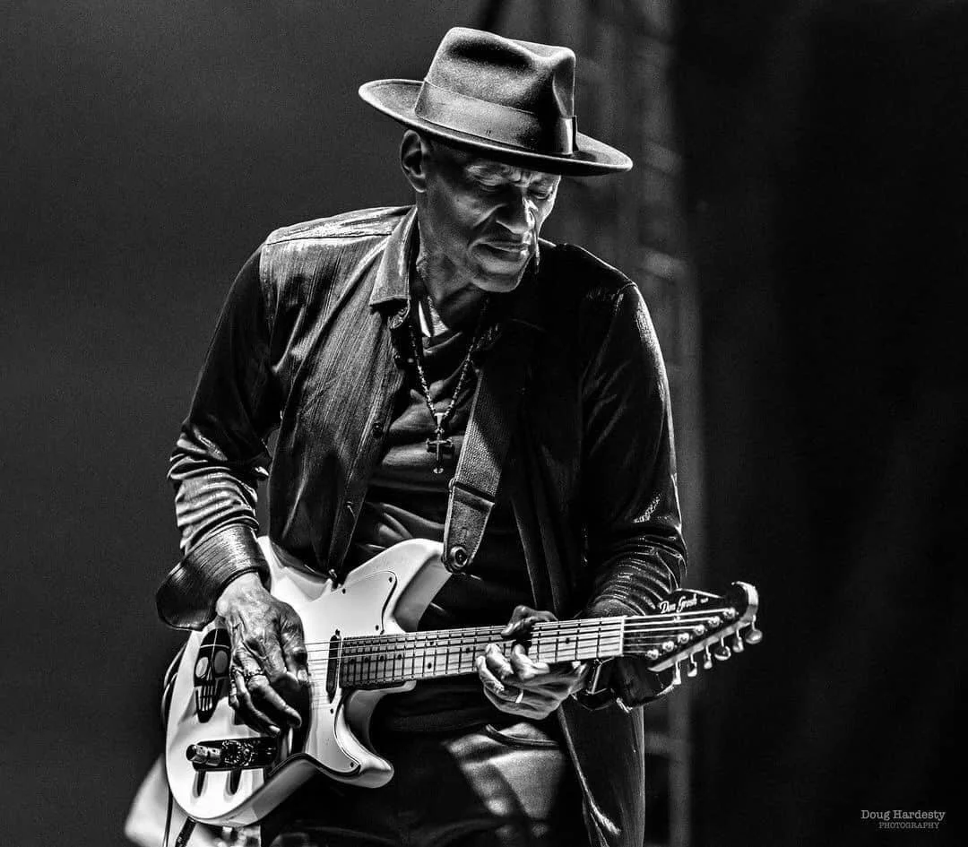 Randy Jacobs — Guitars Handcrafted by Don Grosh!