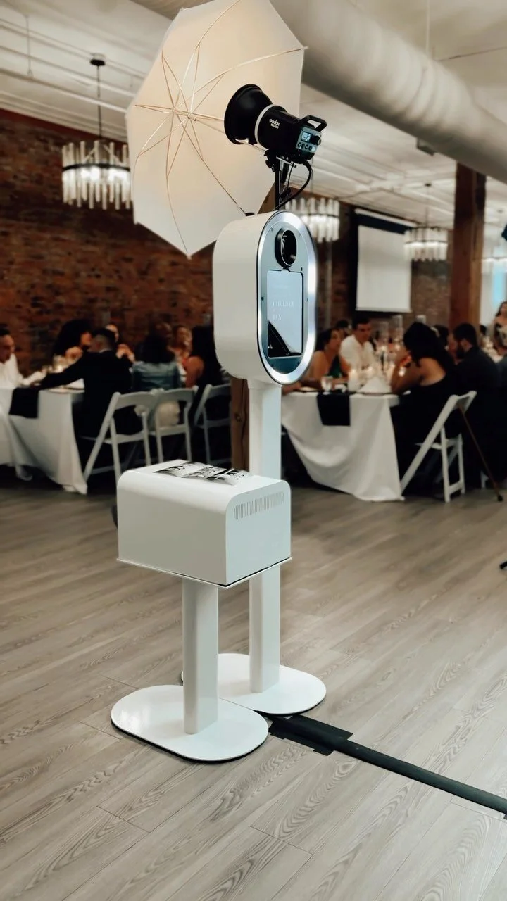 CALGARY PHOTO BOOTH RENTAL SERVICES