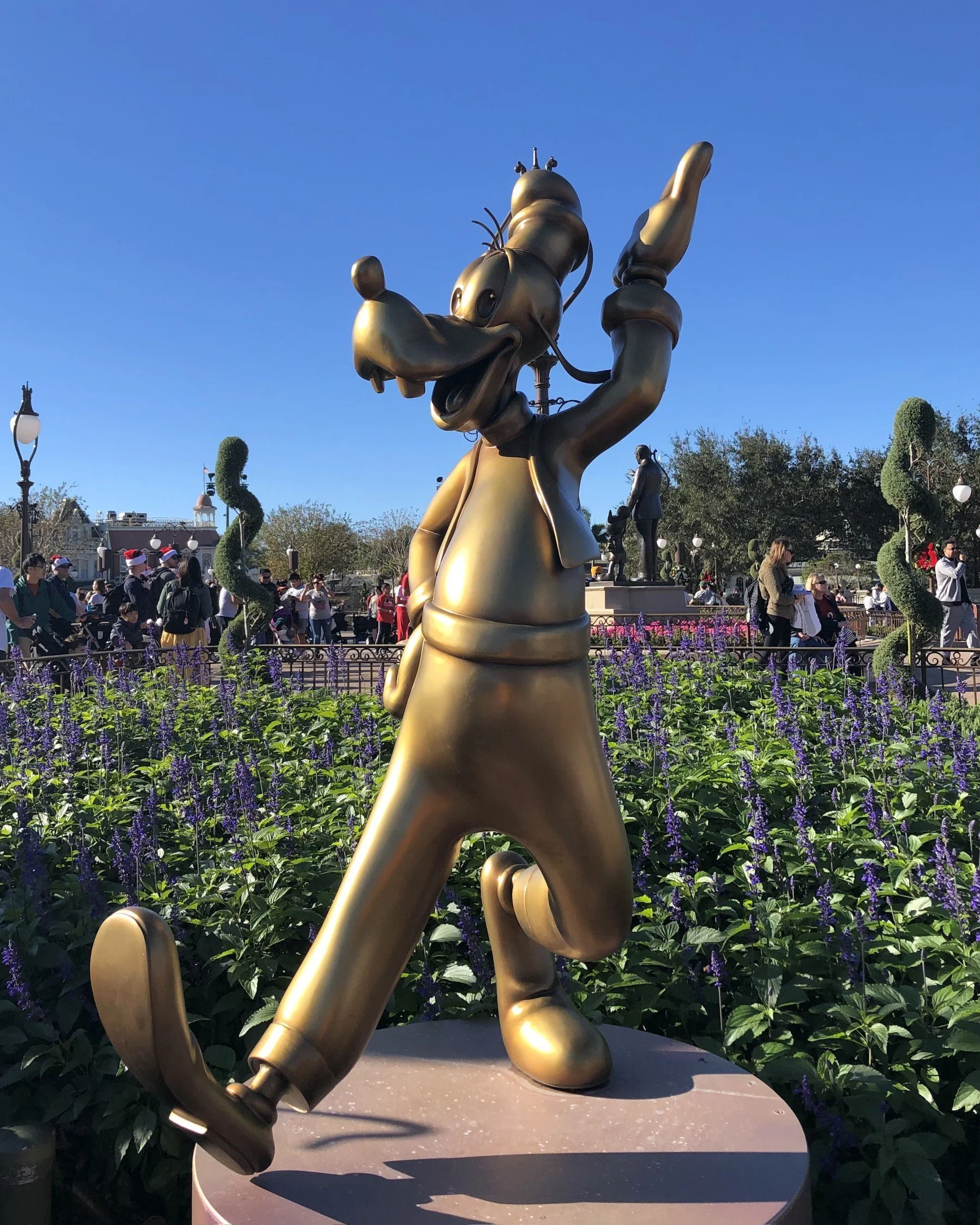Where to Find All the Disney Fab 50 Character Statues at Disney World ...