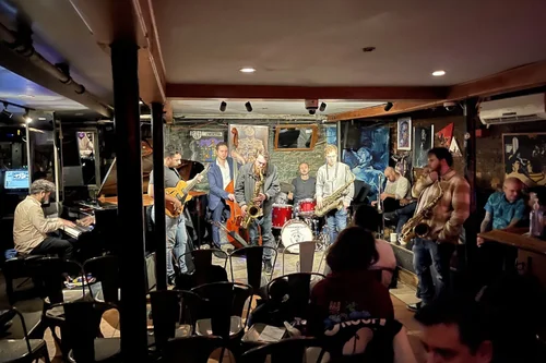 15 Best Jazz Clubs in NYC for Live Music, Cocktails, and a Fun Night ...