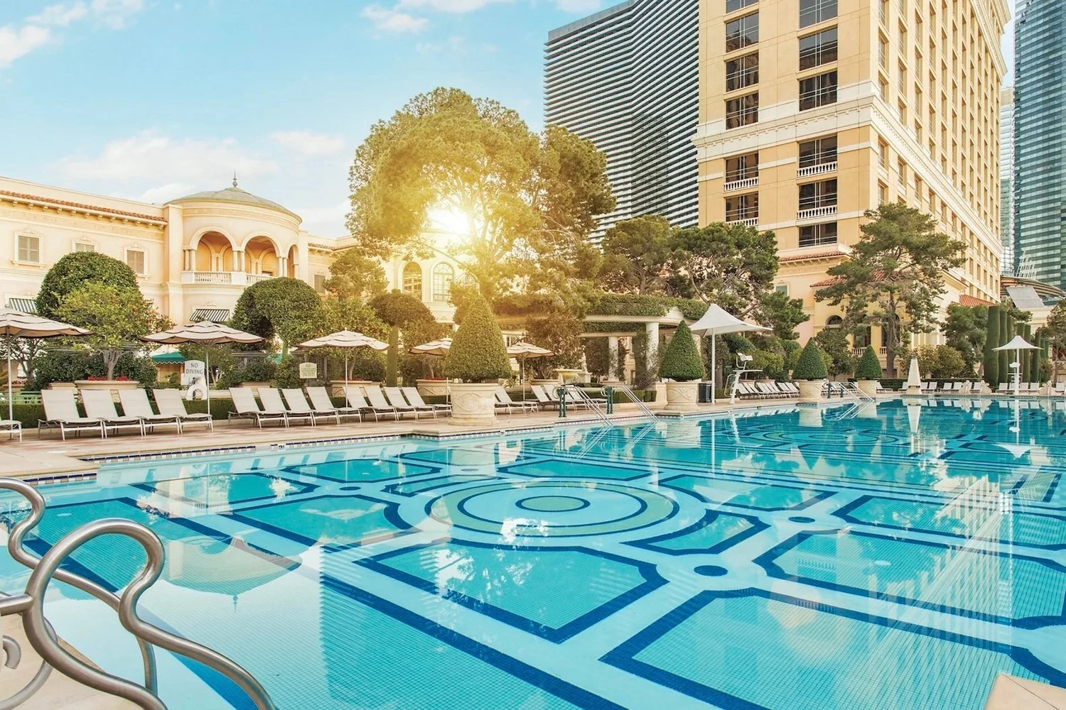 16 Best Pools in Las Vegas for a Refreshing Dip, Poolside Cocktails ...