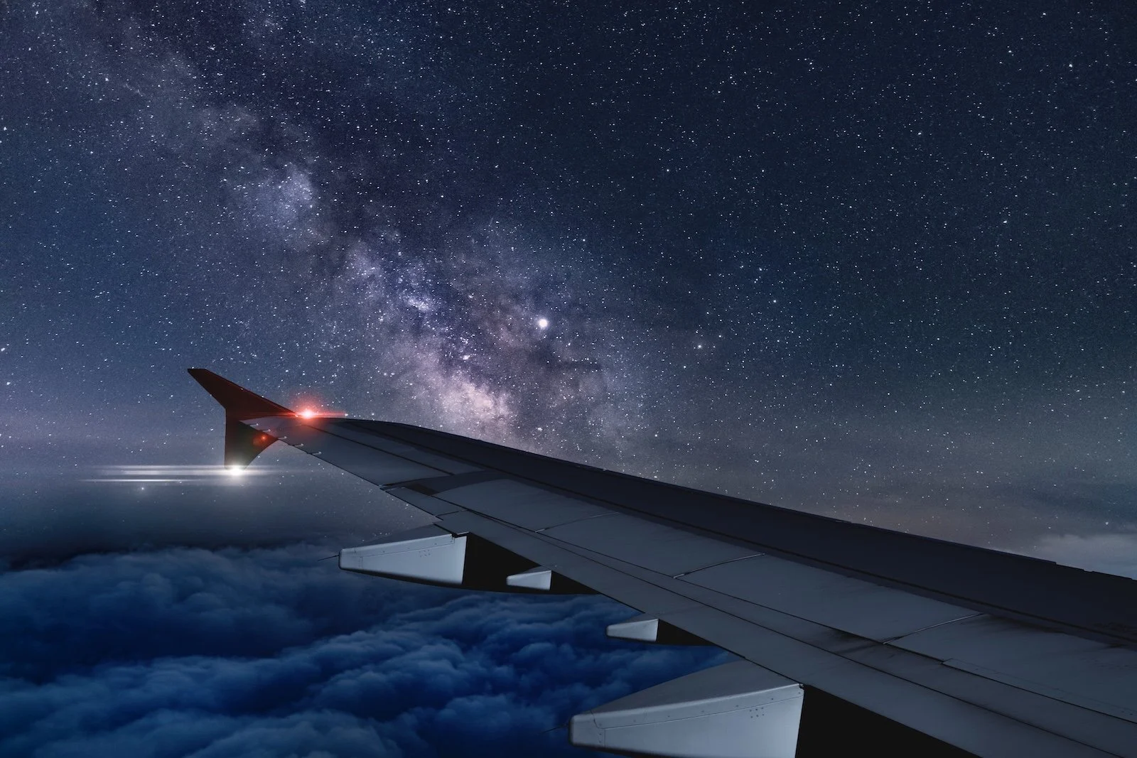 How to Survive a Red-Eye Flight: Tips and Tricks for a Comfortable Trip ...