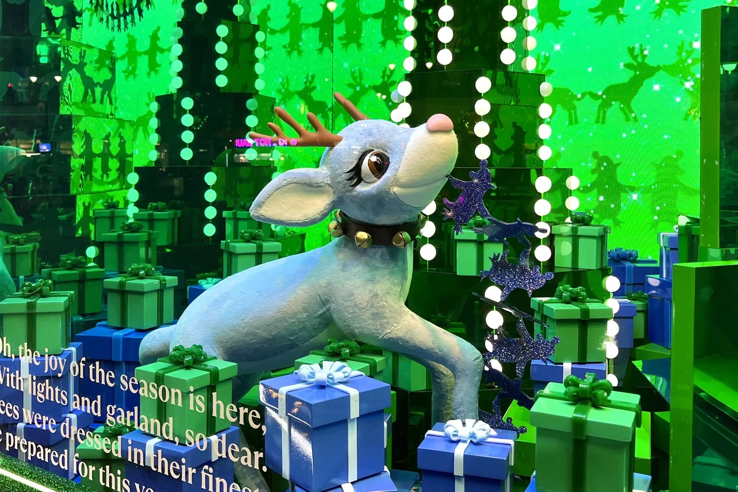 Macy’s Unveiled 2023 Holiday Window in Herald Square Featuring Tiptoe ...
