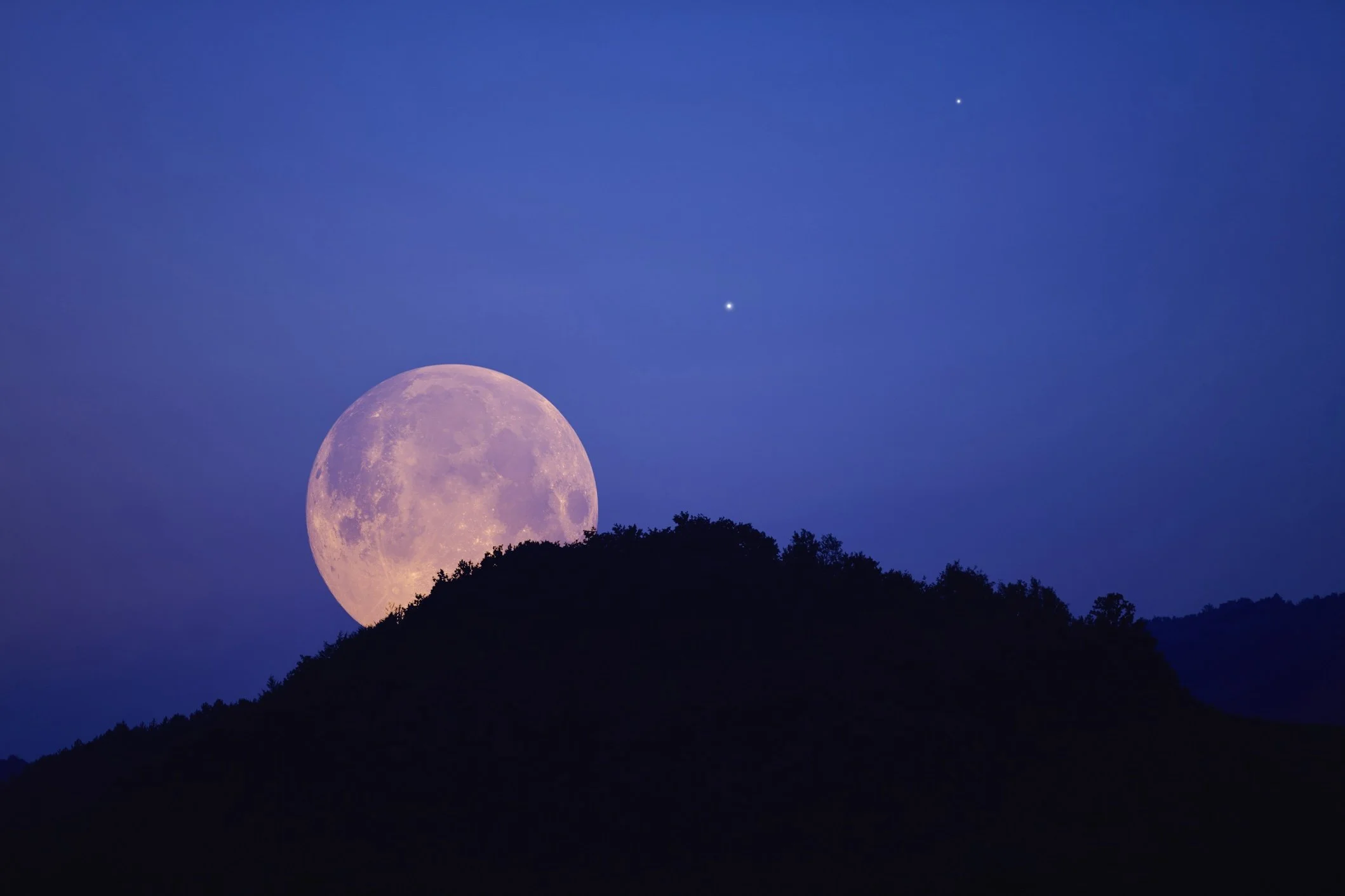 August’s Full Sturgeon Moon Will Peak on Saturday, August 9 | The ...