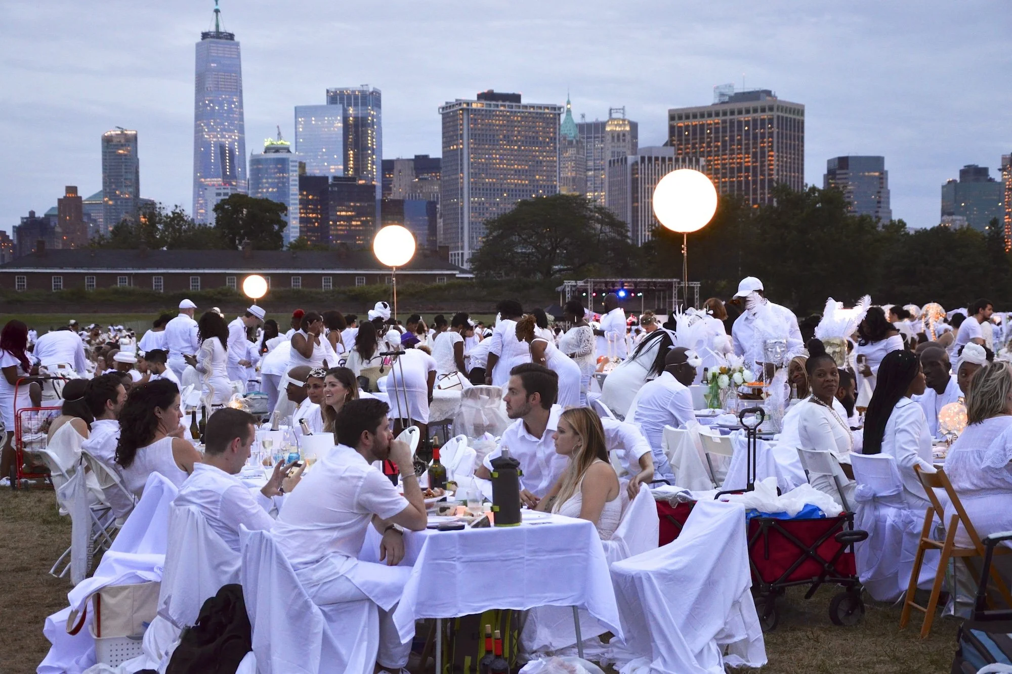 The World’s Largest All-White Dinner Party, Dîner en Blanc, Returns to ...