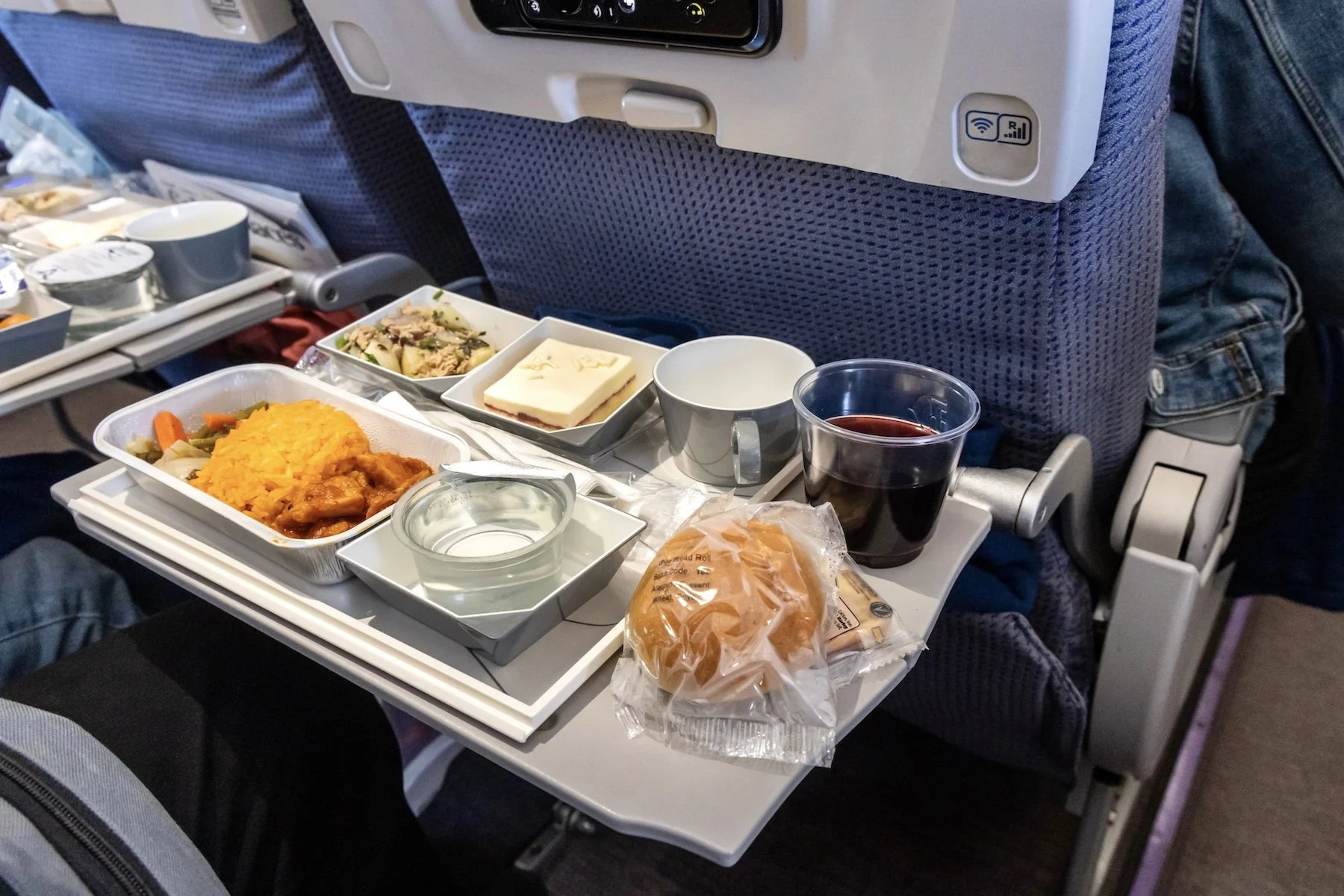 Here Is Why You Have to Stow Your Tray Table When You Take Off and Land ...
