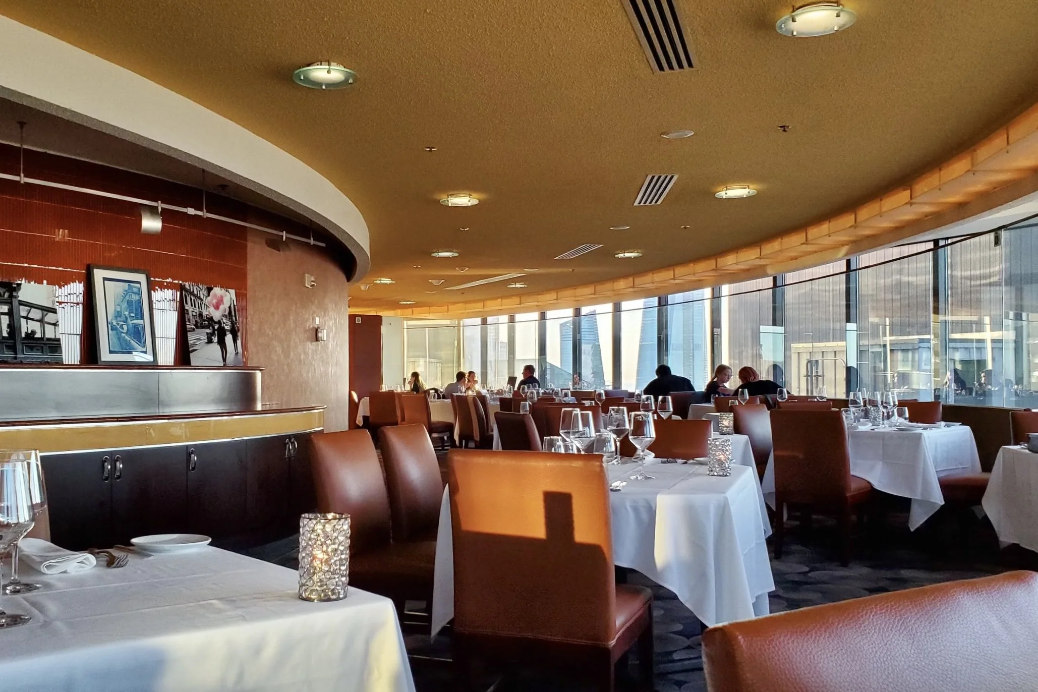 The View, NYC’s Only Revolving Restaurant, Offers 360-degree Skyline ...