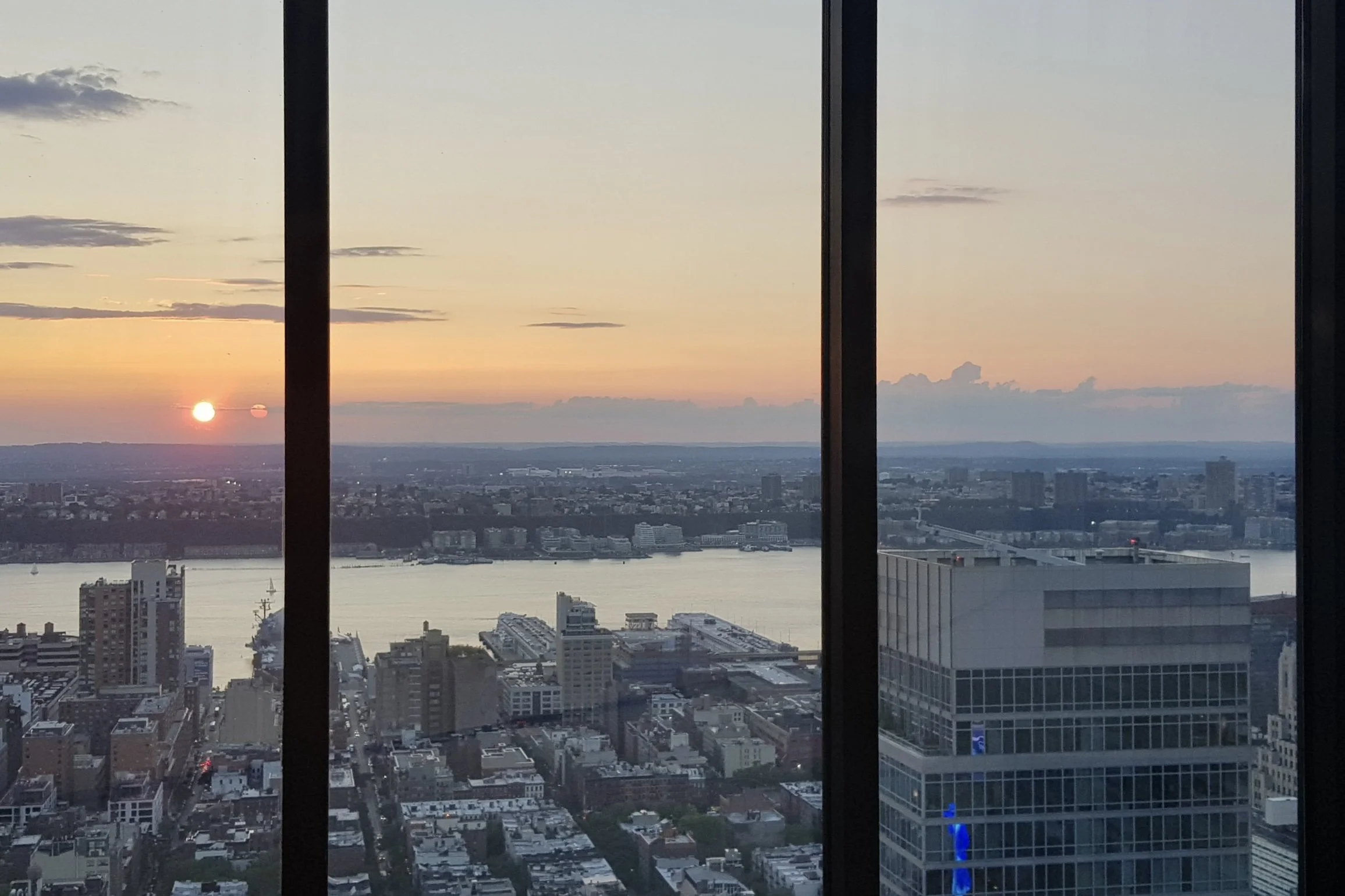 The View, NYC’s Only Revolving Restaurant, Offers 360-degree Skyline ...