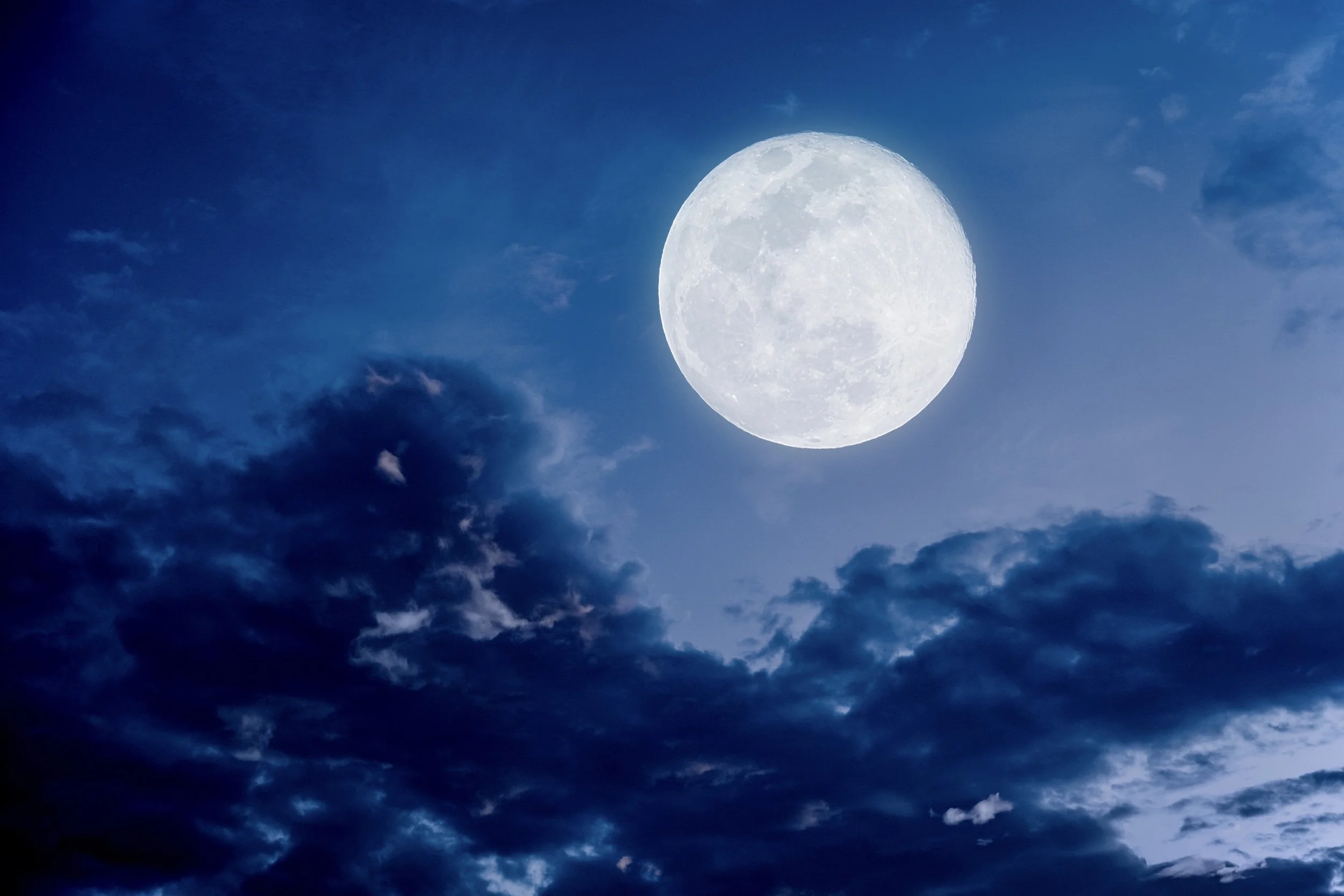10 Tips for Capturing Breathtaking Full Moon Photos Using Just Your ...