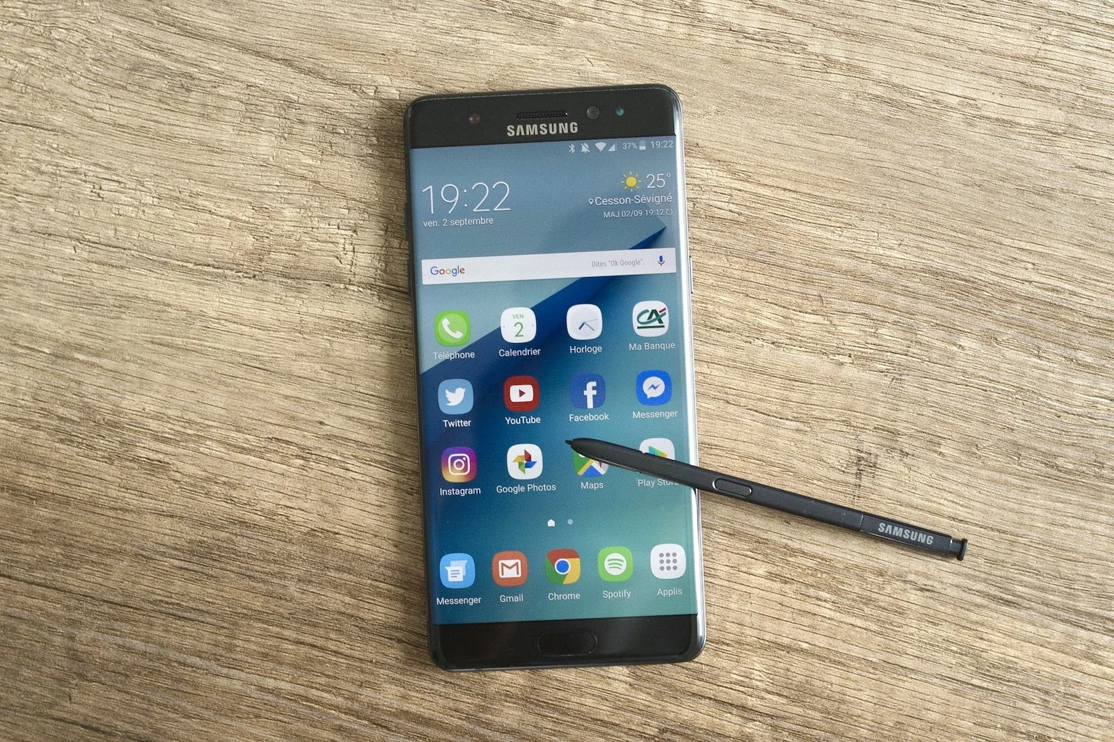 Galaxy Note7 Smartphone Is Banned from All U.S. Airplanes Due to Fire ...