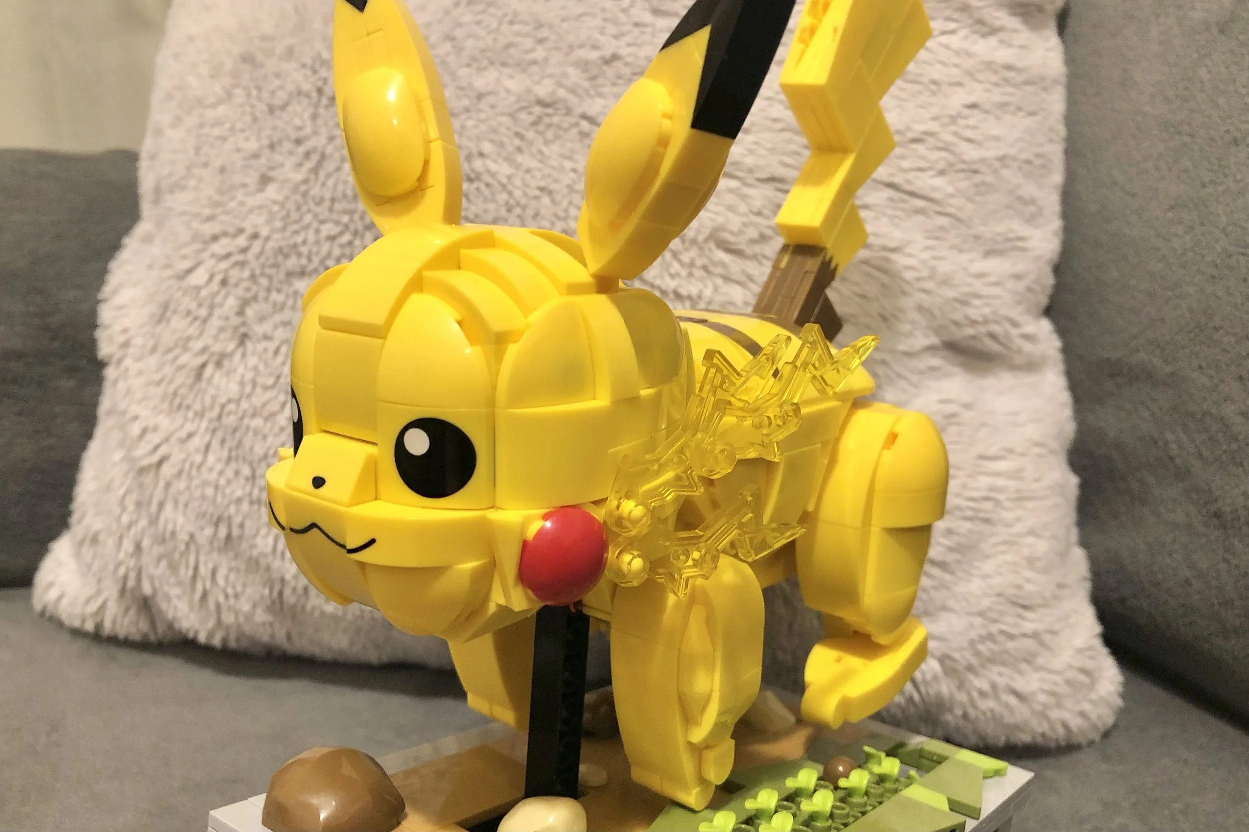 MEGA Pokemon Motion Pikachu Building Set Review | The Exploreist