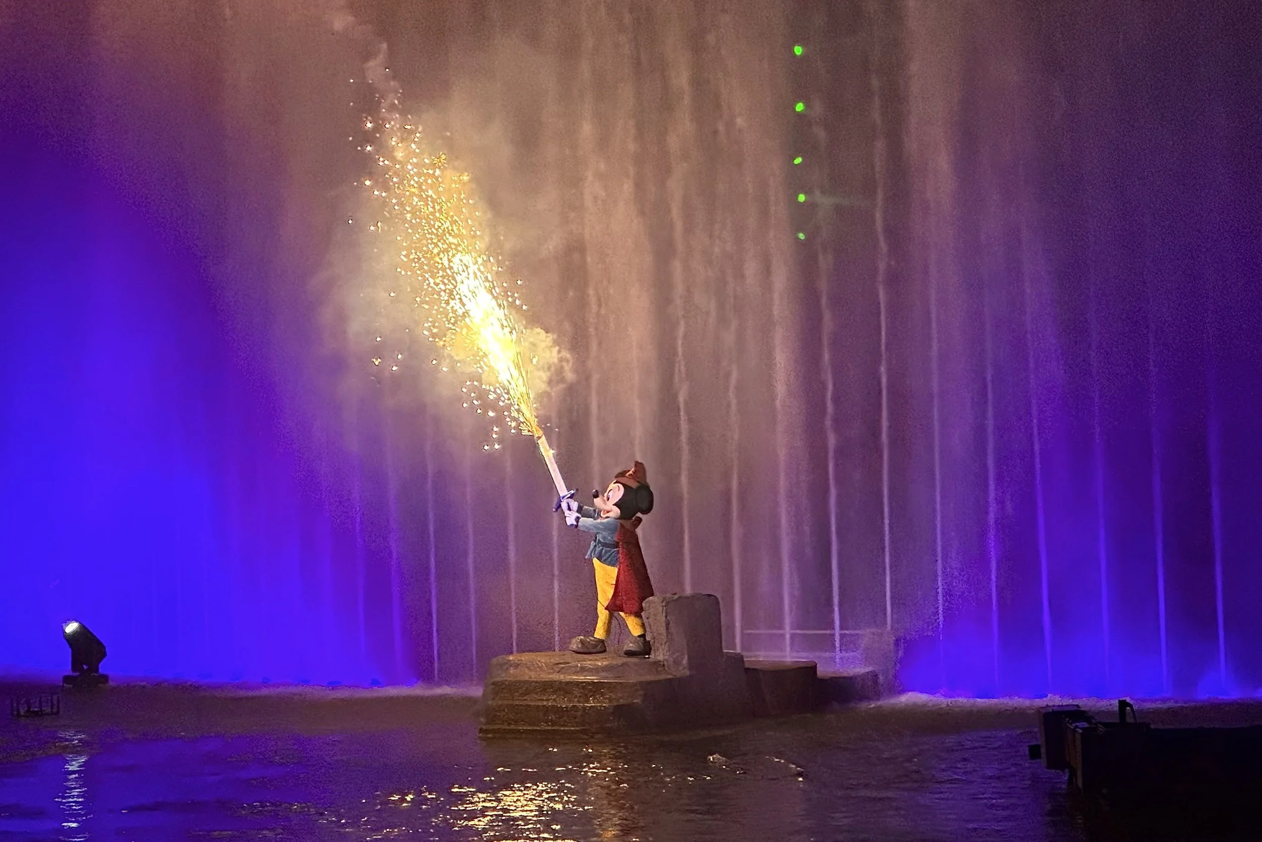 Disney World Characters: Where to Find Them, Everything to Know, and ...