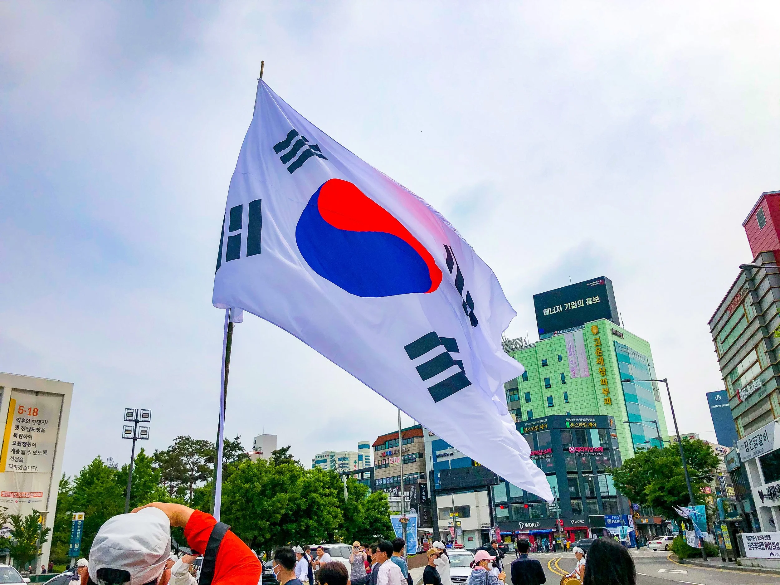 Navigating Korean Work Culture — Third Culture Lens