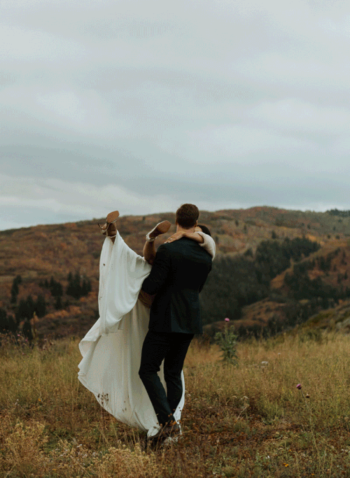 Hawaii based Elopement & Wedding Photographers who capture meaningful ...