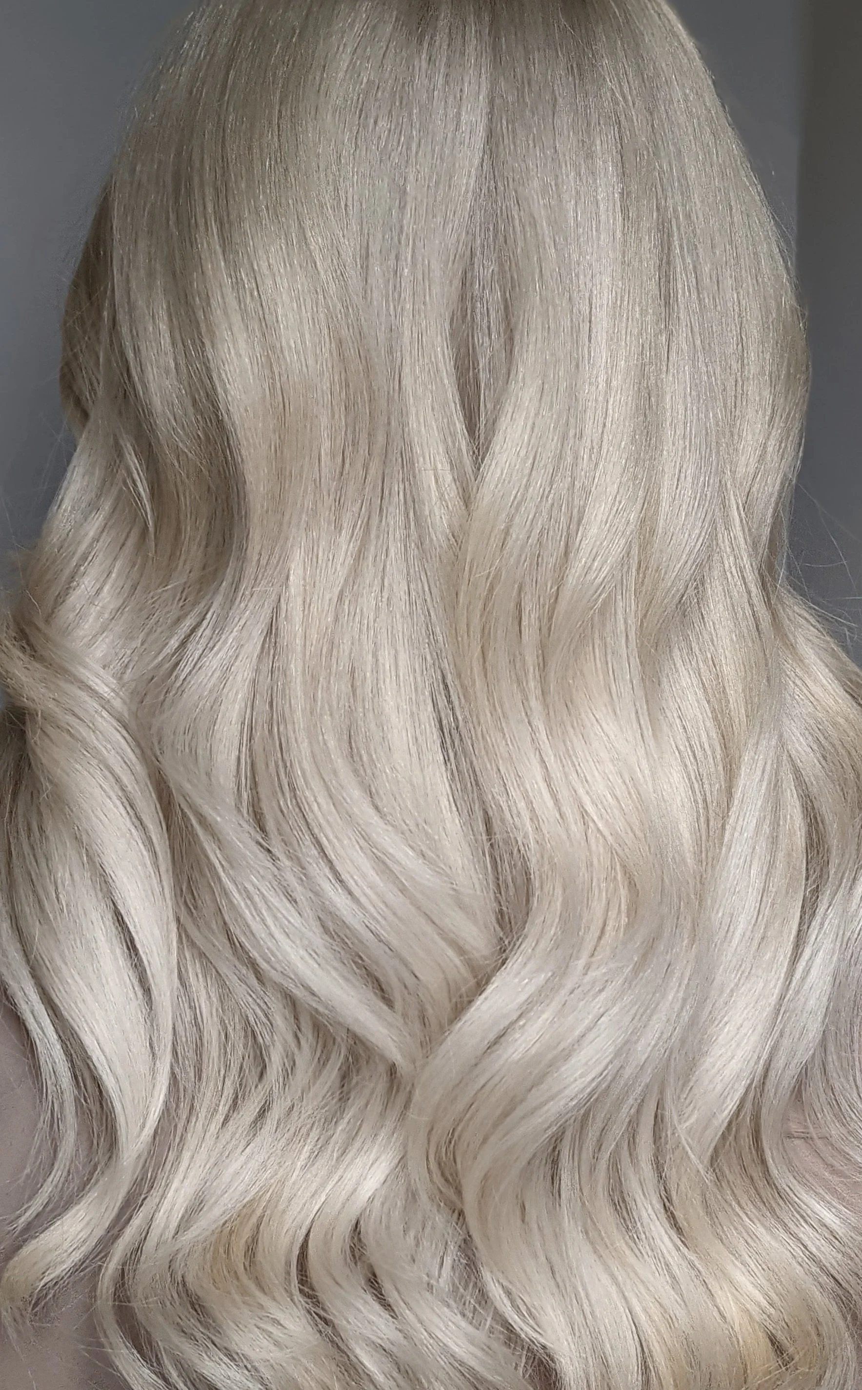 Balayage & Blonding ᐧ Dimensional Color ᐧ Extensions ᐧ Cuts & Styles | LNS