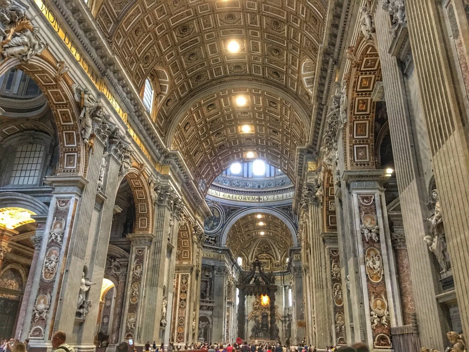 Saint Peter's Basilica - World's Largest Church in Europe's Smallest ...