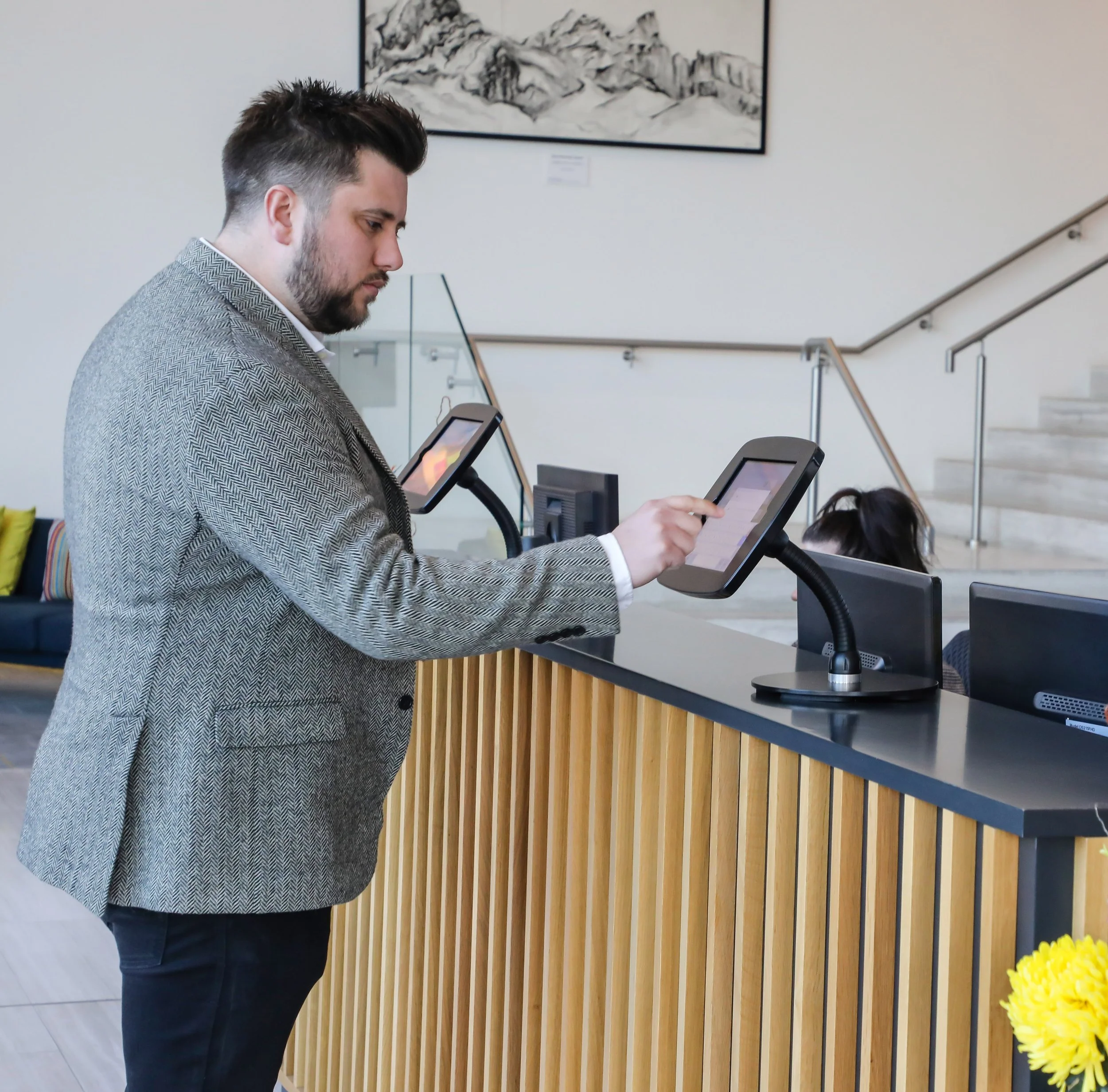 Visitor Management & Staff Check-in | e-Reception Book