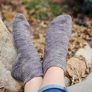 Free Crochet Ruffle Socks Pattern – Baby to Adult Sizes + Video ...