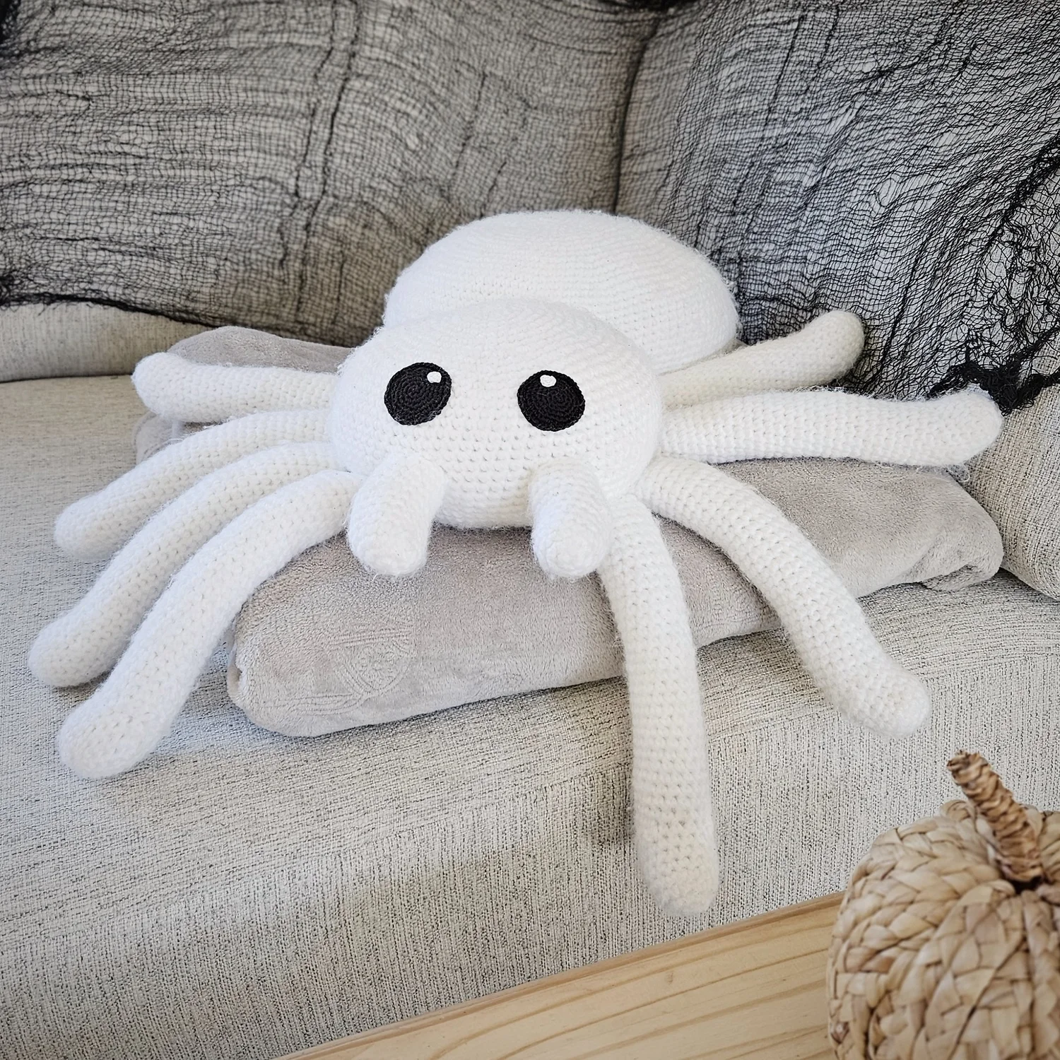 Free Giant Crochet Spider Pattern | Spooky Halloween Crochet Plush ...