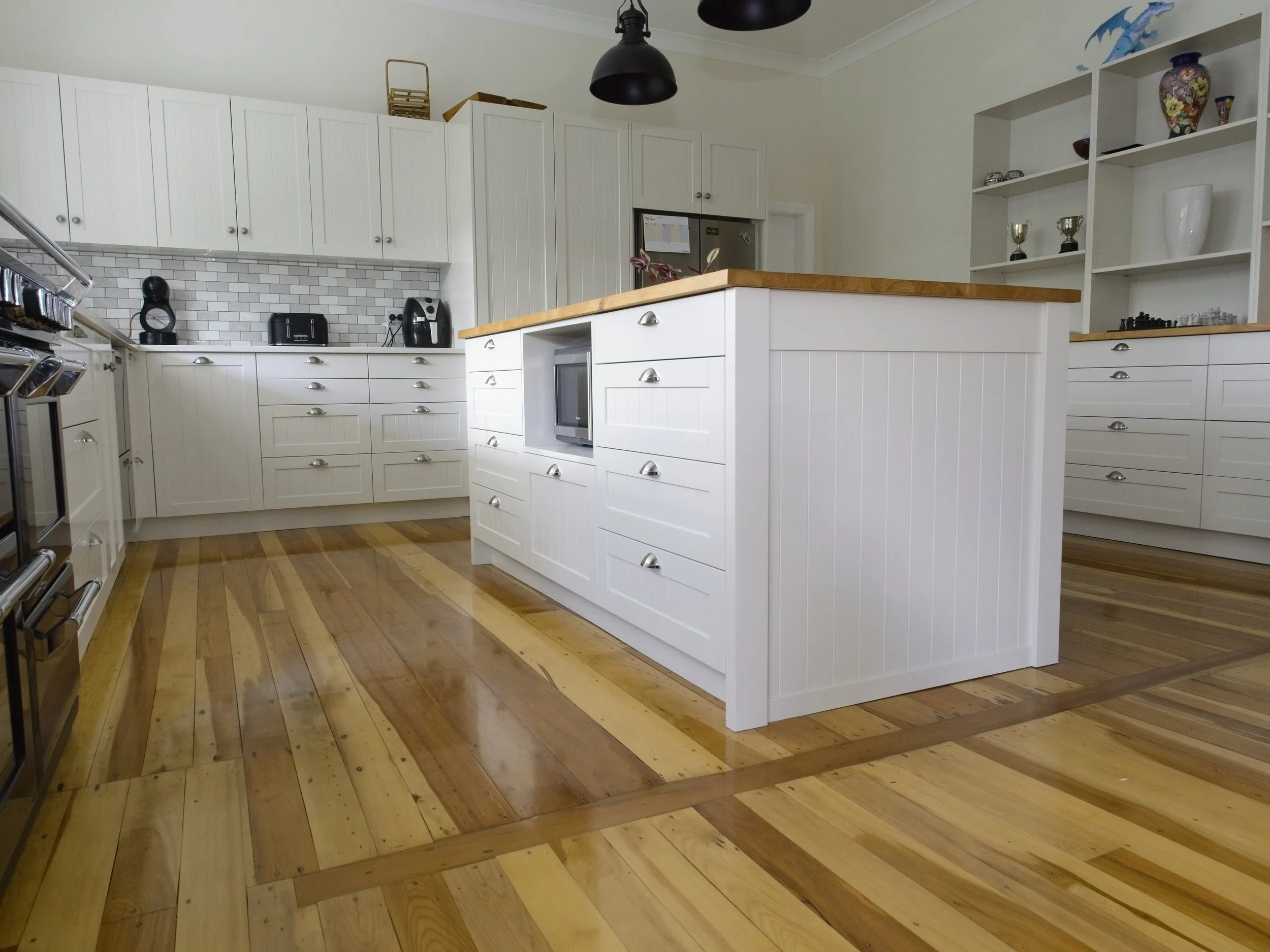 Palliser Ridge, Pirinoa. — M. B. BROWN LTD