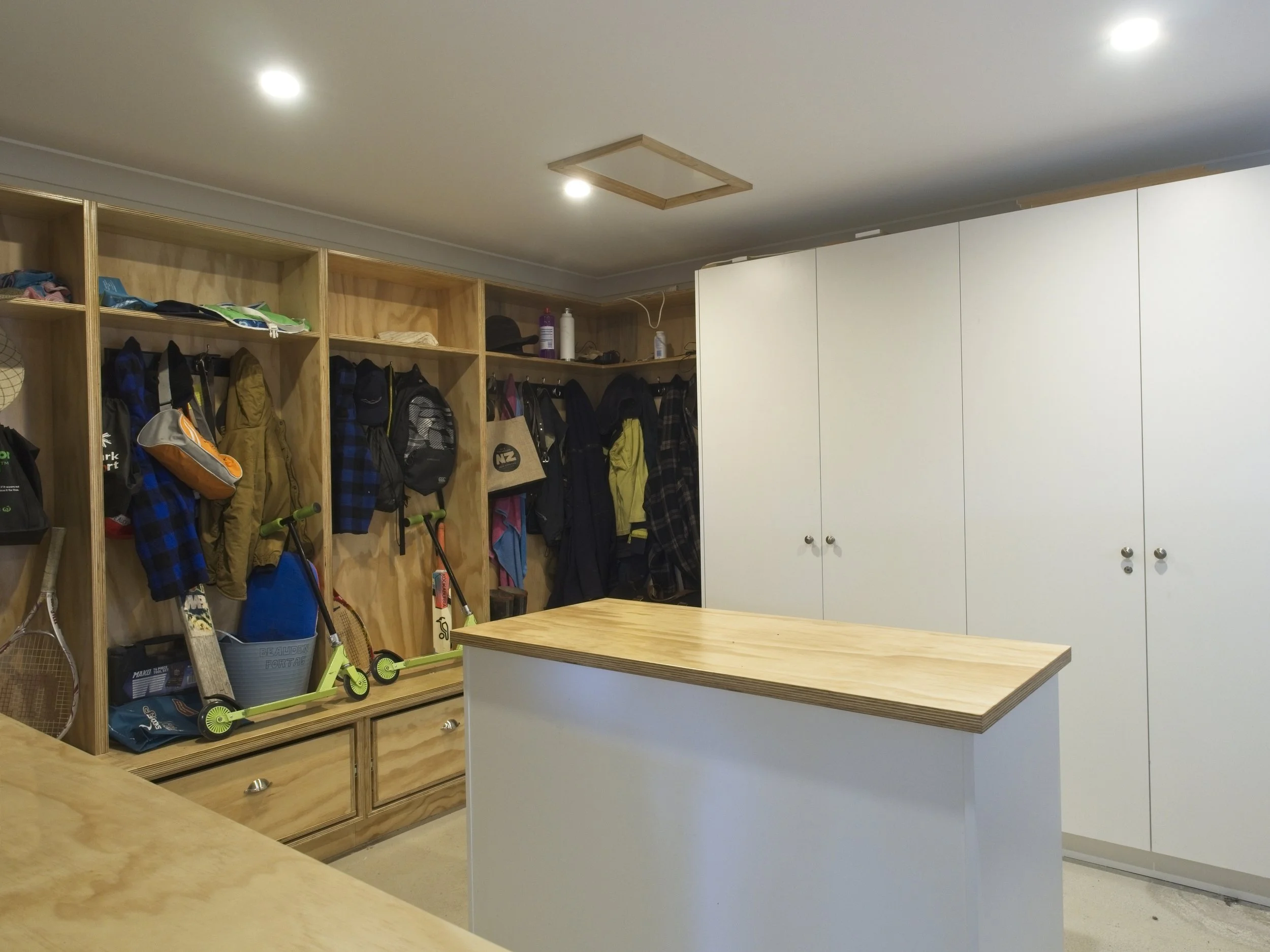 Palliser Ridge, Pirinoa. — M. B. BROWN LTD