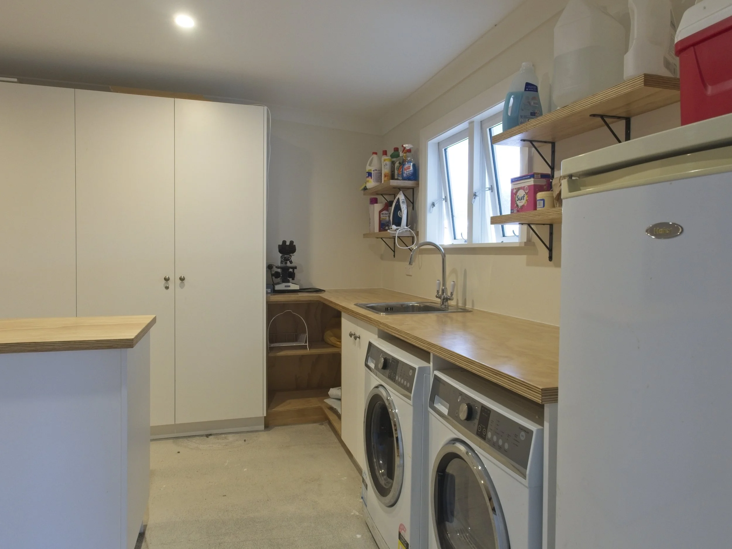 Palliser Ridge, Pirinoa. — M. B. BROWN LTD