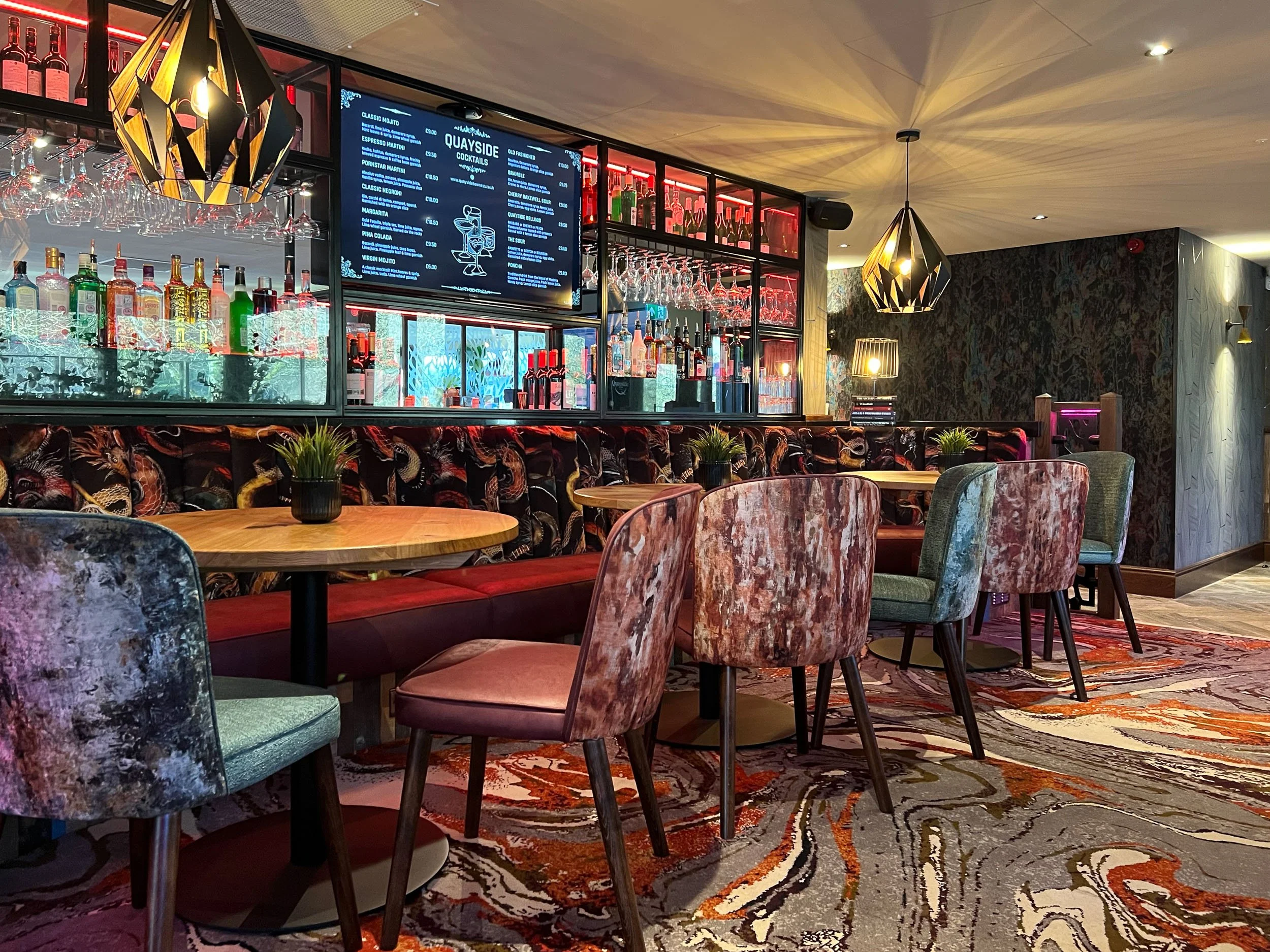 One of the best Pubs in Bowness on Windermere with Lake Views — Quayside