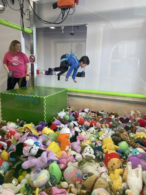 Human Claw Machine — Magic Land Play Café
