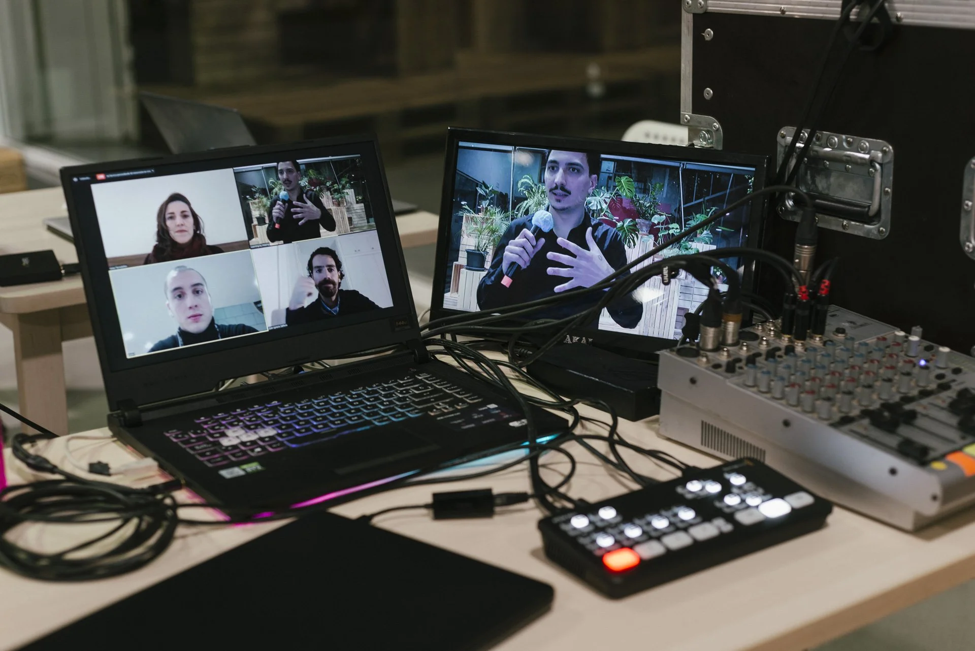 Gallery — learning by helping