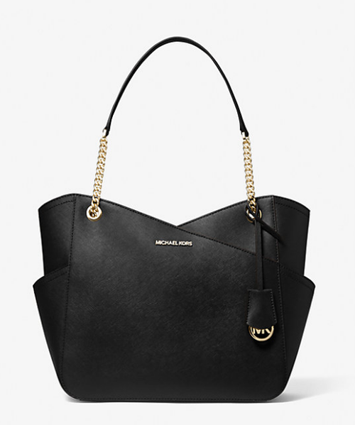 Winter Accessory Wonderland: Styling Tips for a Seasonal Wardrobe ...