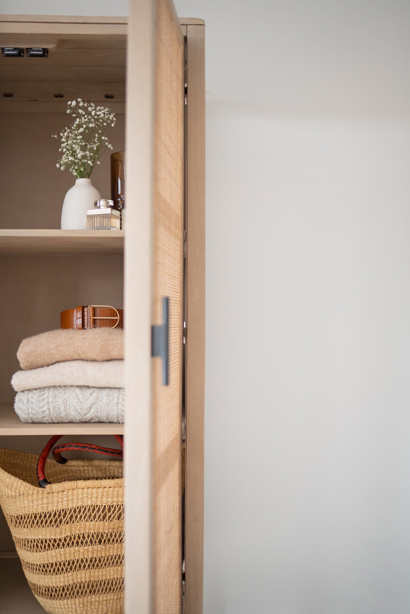 From Basic to Chic: Building Your Dream Wardrobe Guide — Autum Love