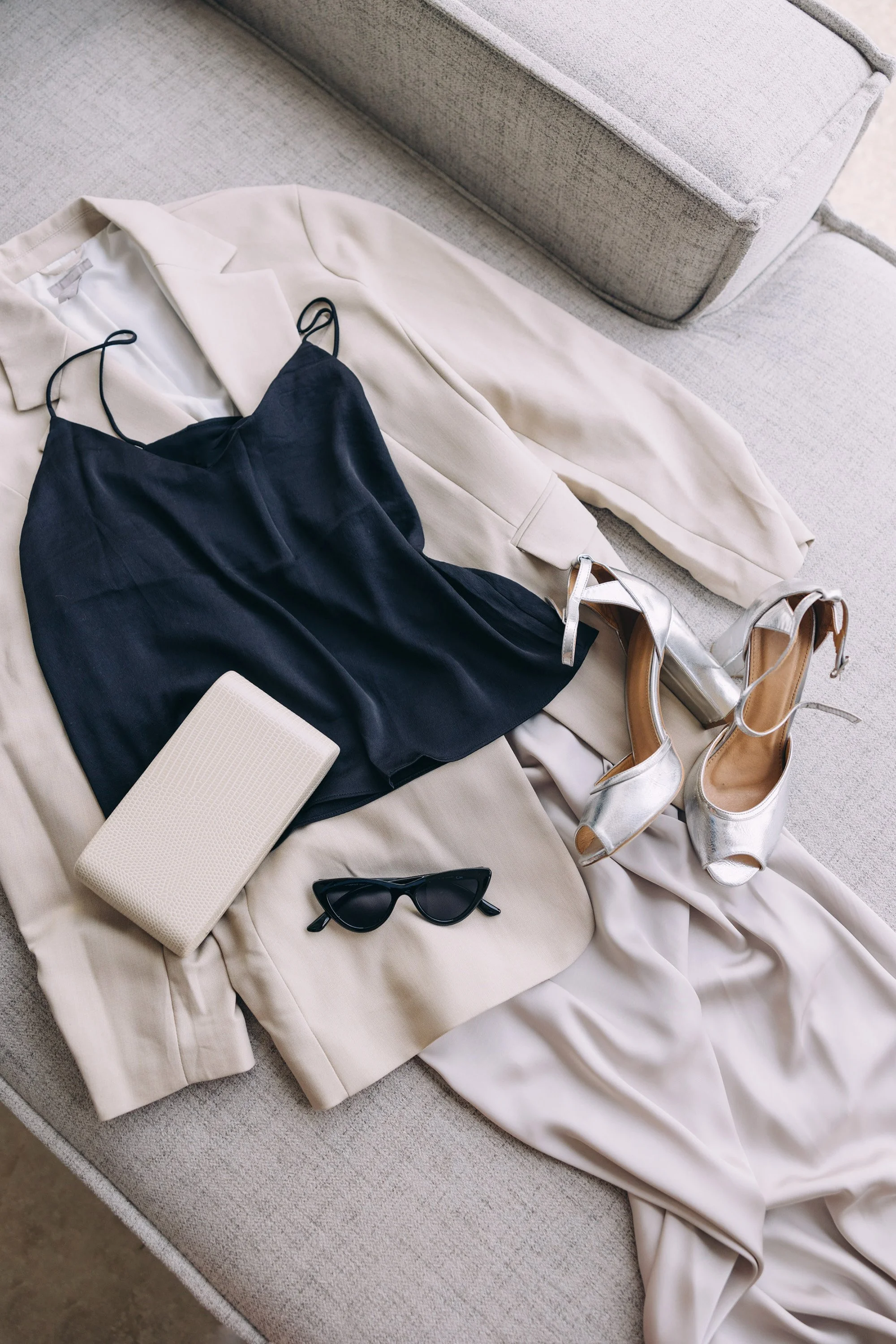 How to Build a Capsule Wardrobe: The Complete Guide — Autum Love